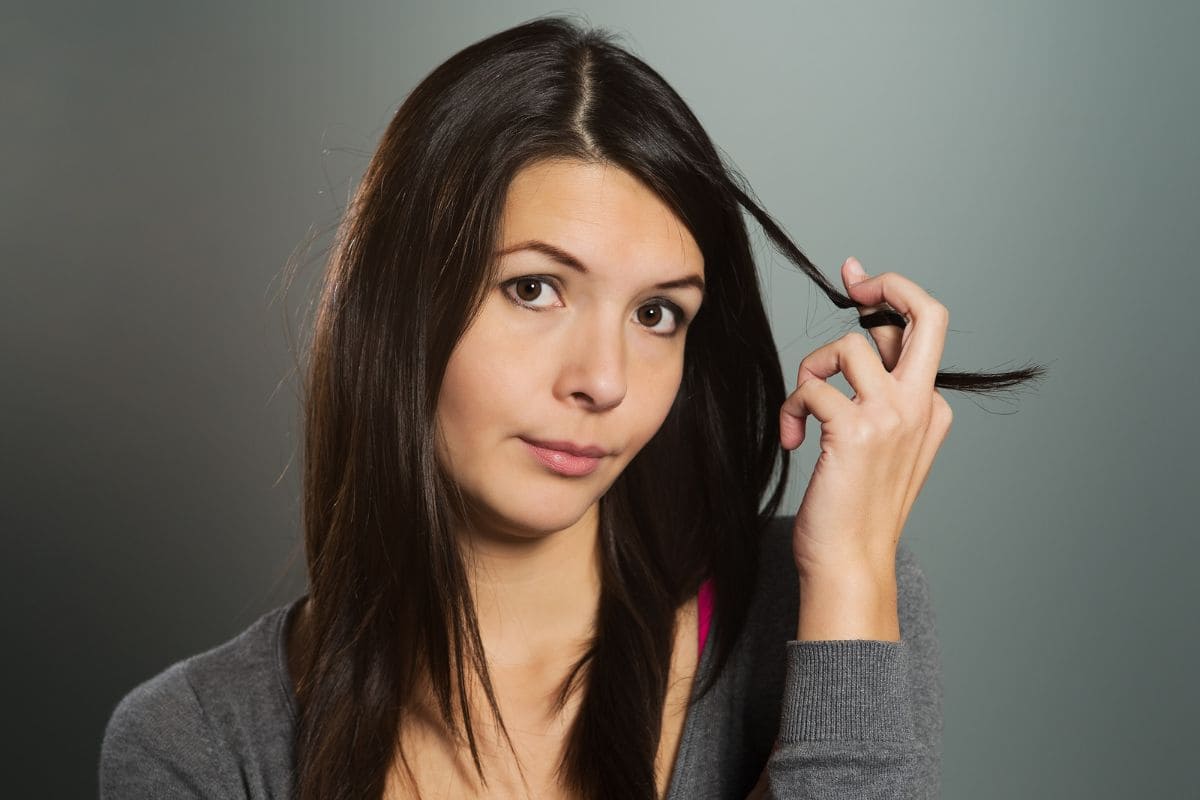 These Are 9 Nervous Habits That Introverts Know All Too Well!