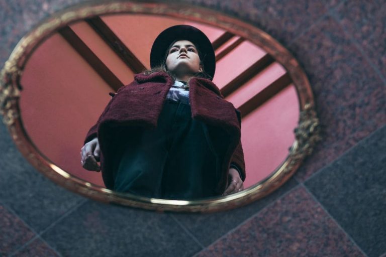 Signs Of An Introvert: 13 Clear Indicators You Are One